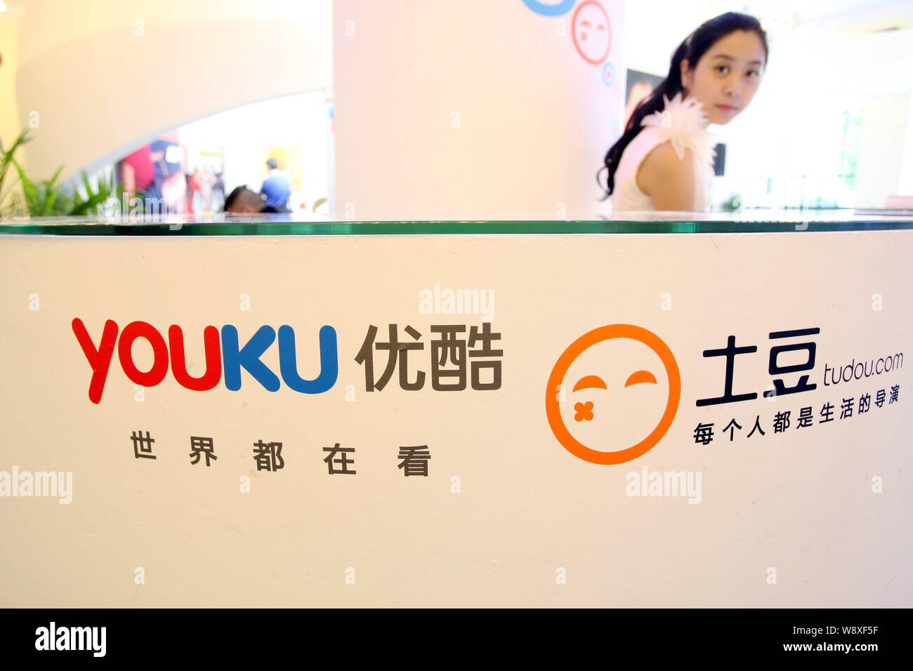 File stand hi-res stock photography and images - Alamy