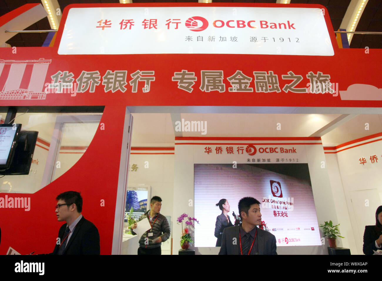 Singapore banking people hi-res stock photography and images - Alamy