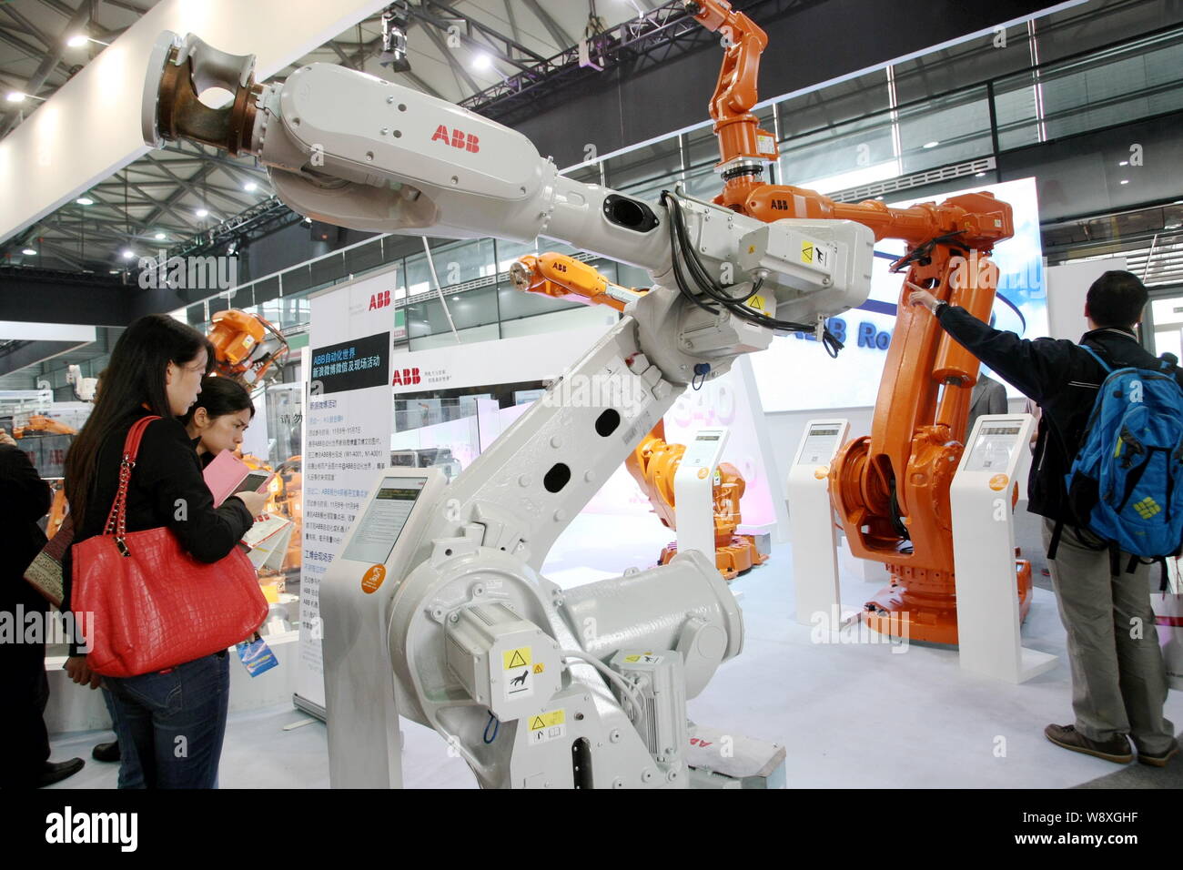 Abb robot hi-res stock photography and images - Alamy