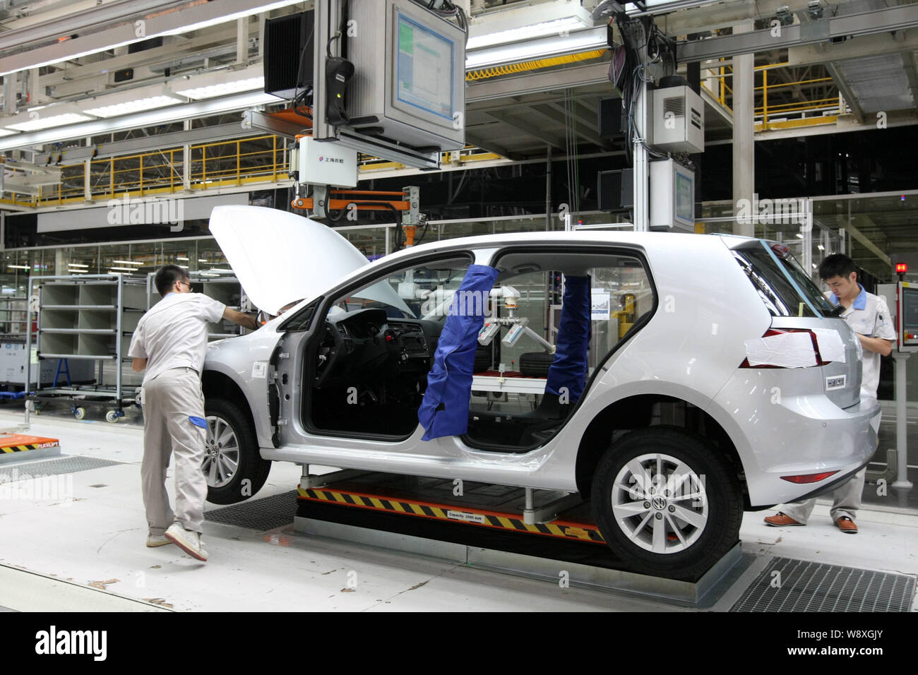 --FILE--Chinese workers assemble a car on the assembly line at the auto ...