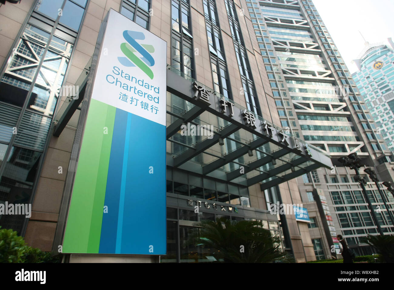 Standard Chartered Tower High Resolution Stock Photography and Images ...