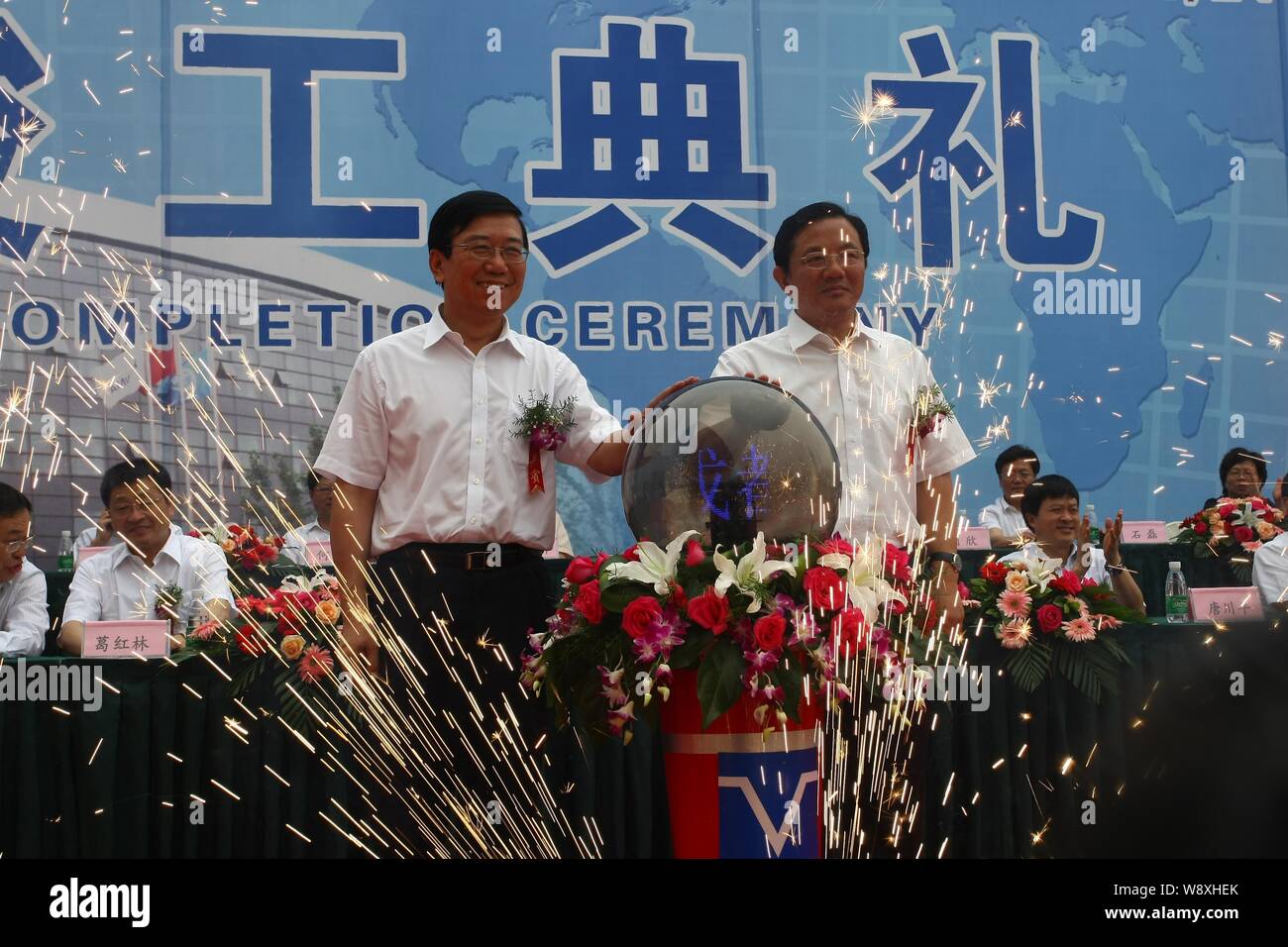 --FILE--Li Chuncheng, then Secretary of the Chengdu Municipal Committee ...