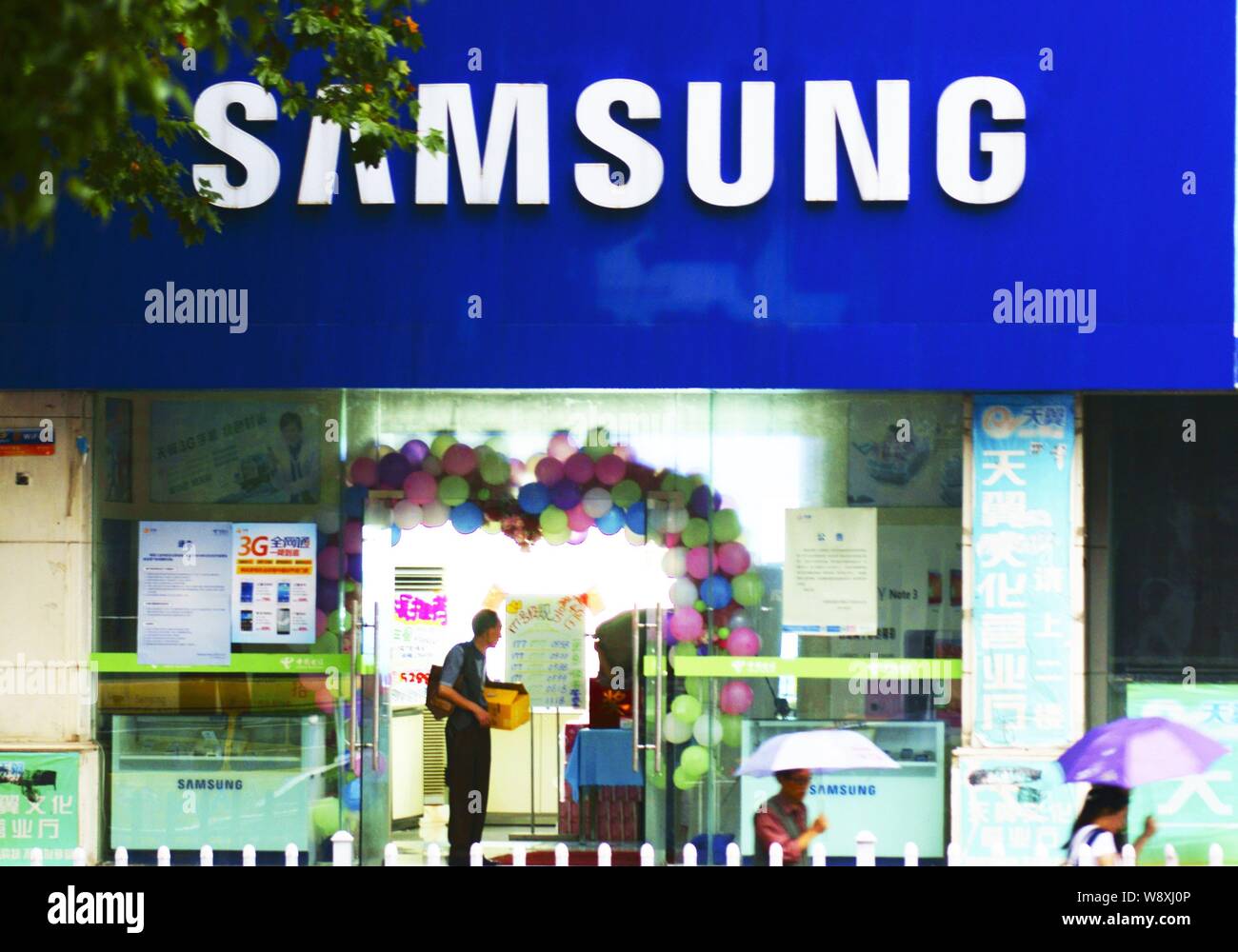 The samsung group hi-res stock photography and images - Alamy