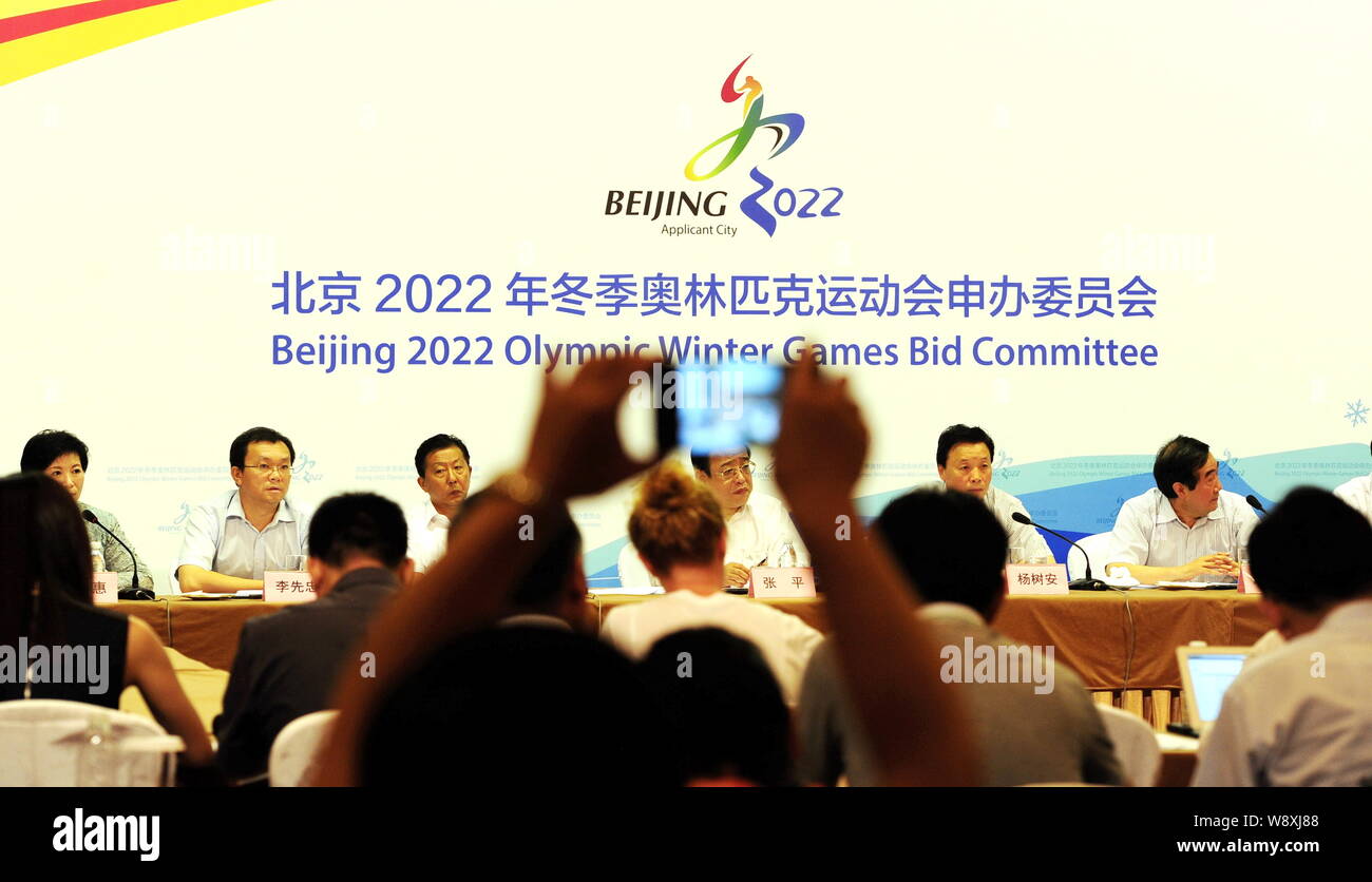 Right deputy director general hi-res stock photography and images - Alamy