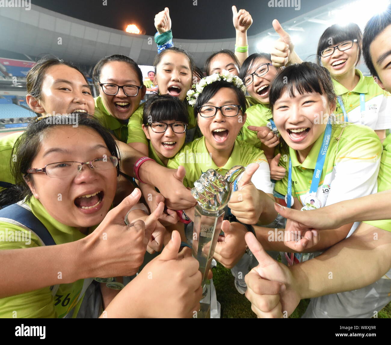 Olympic volunteer athlete hi-res stock photography and images - Alamy