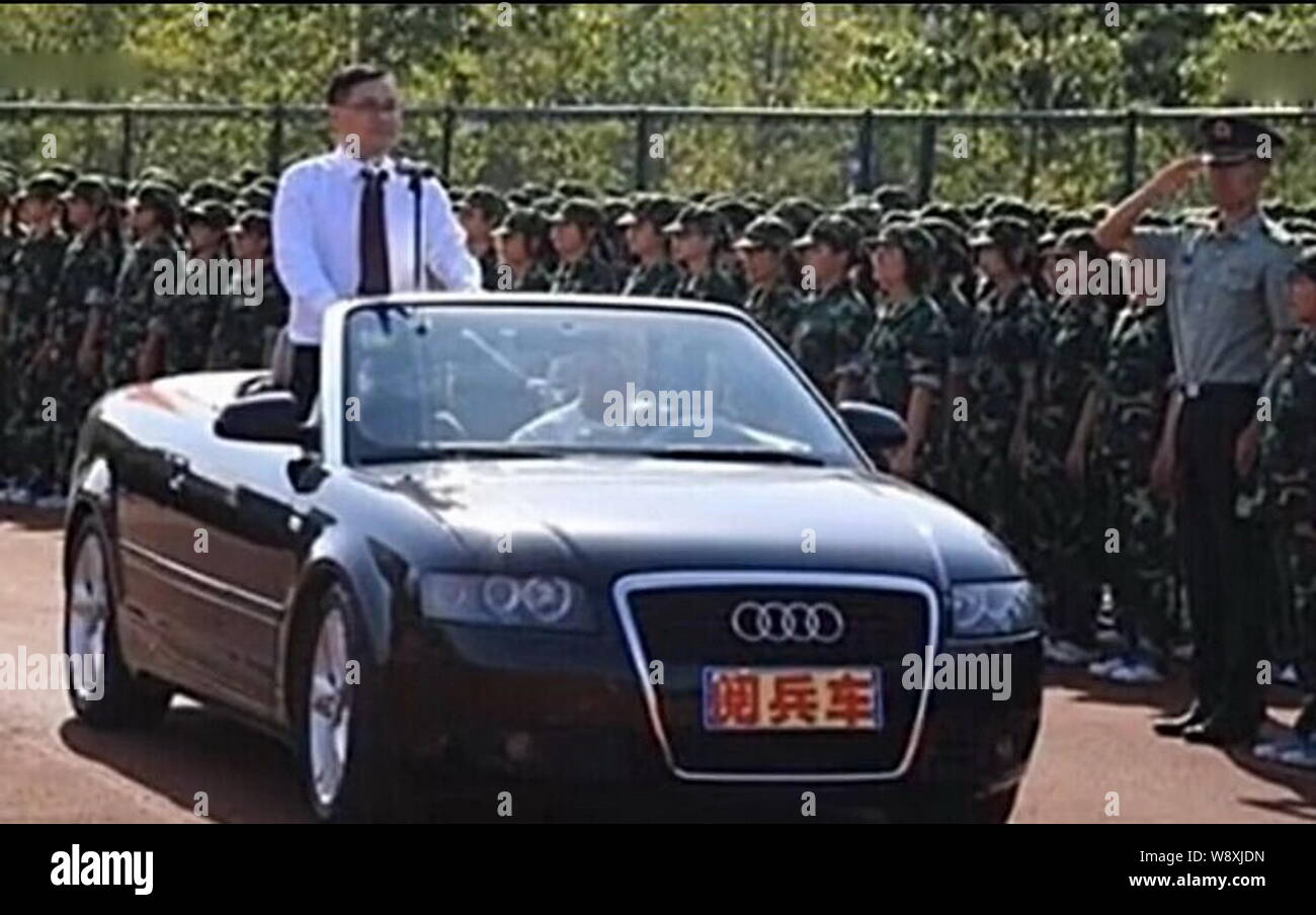 --FILE--In this screenshot, a leader of Anhui Xinhua Vocational ...