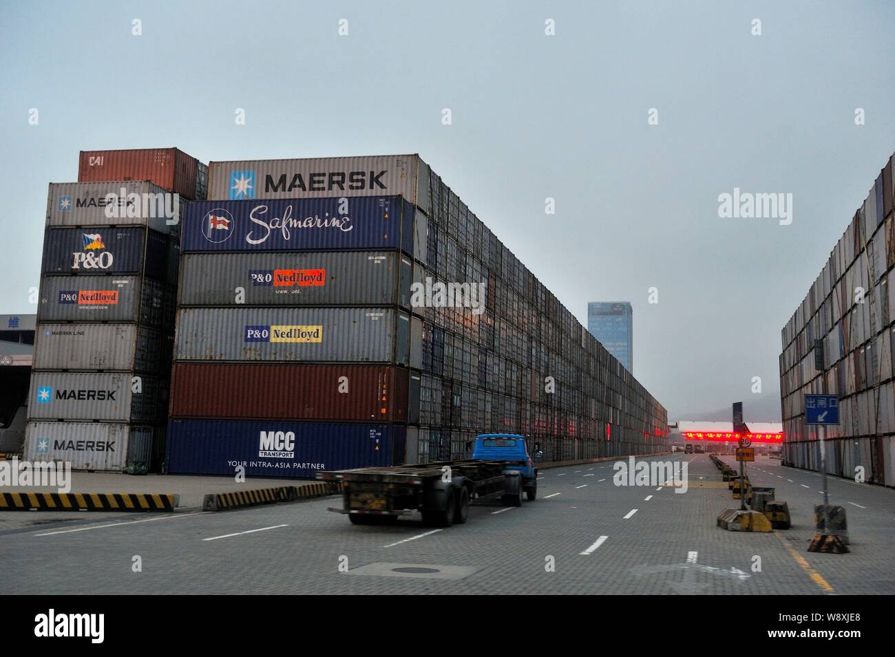Yantian international port terminal hi-res stock photography and images ...