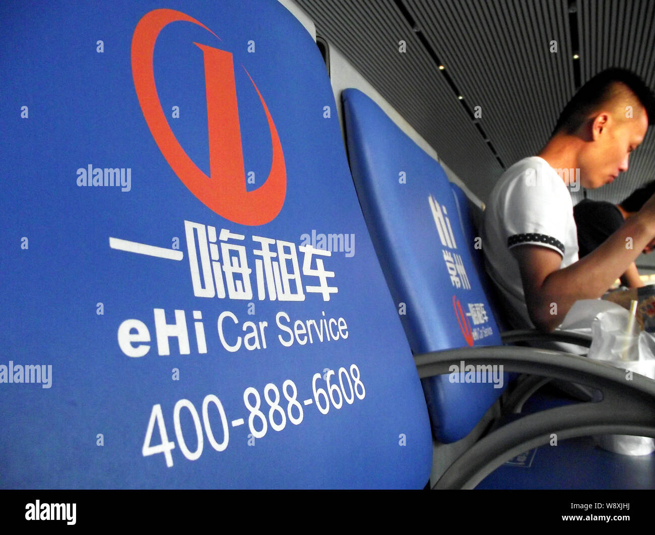 Car service waiting room hi-res stock photography and images - Alamy