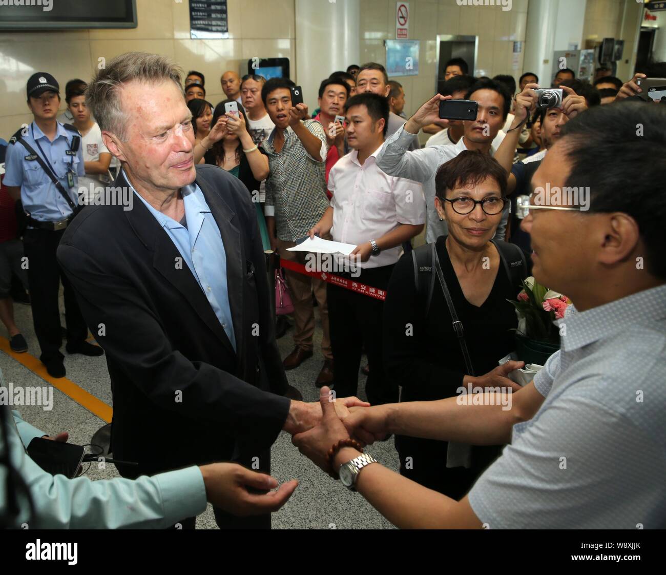 French author J.M.G. Le Cl¨¦zio, left, the winner of the 2008 Nobel ...