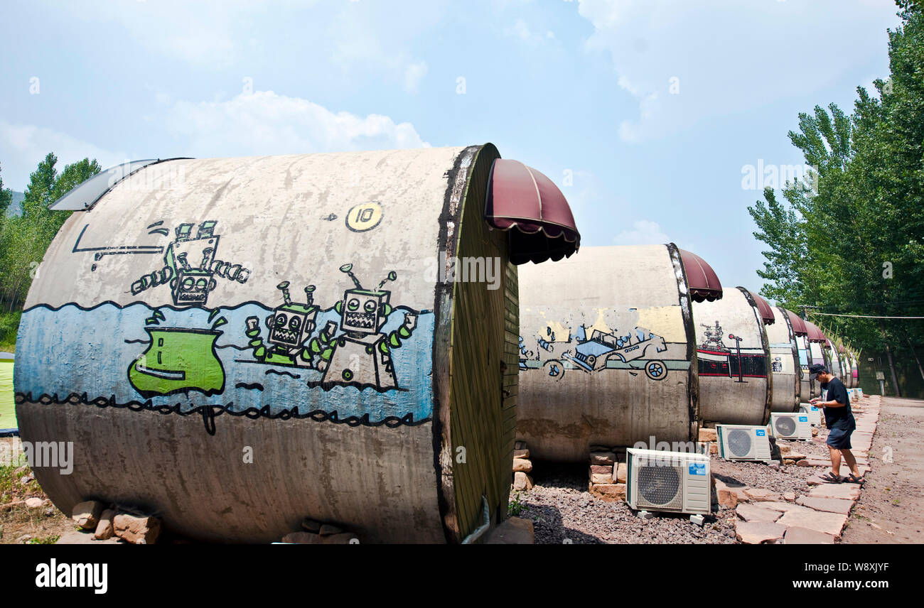 Concrete pipe hotel hi-res stock photography and images - Alamy
