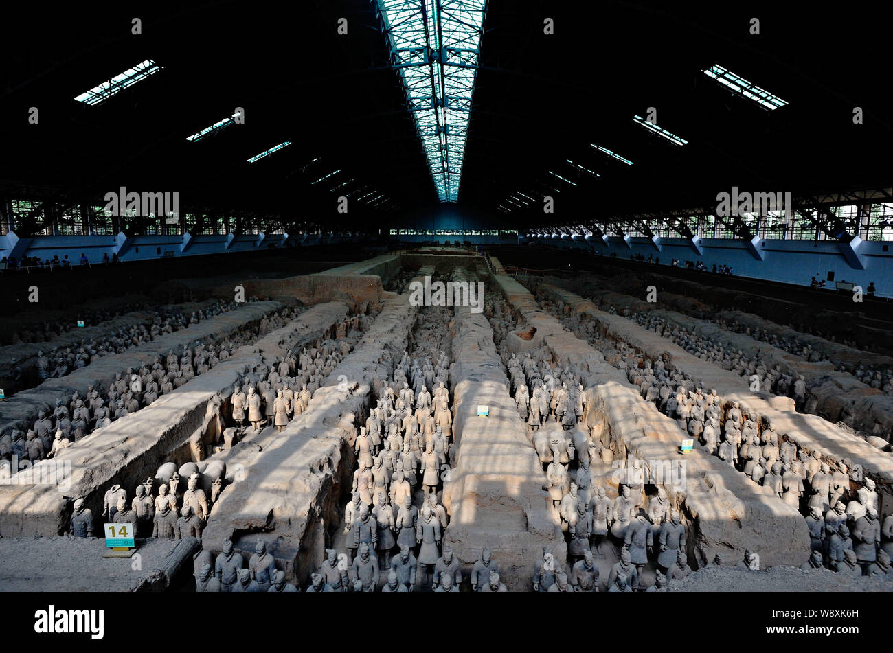 Emperor qins terracotta warriors hi-res stock photography and images ...