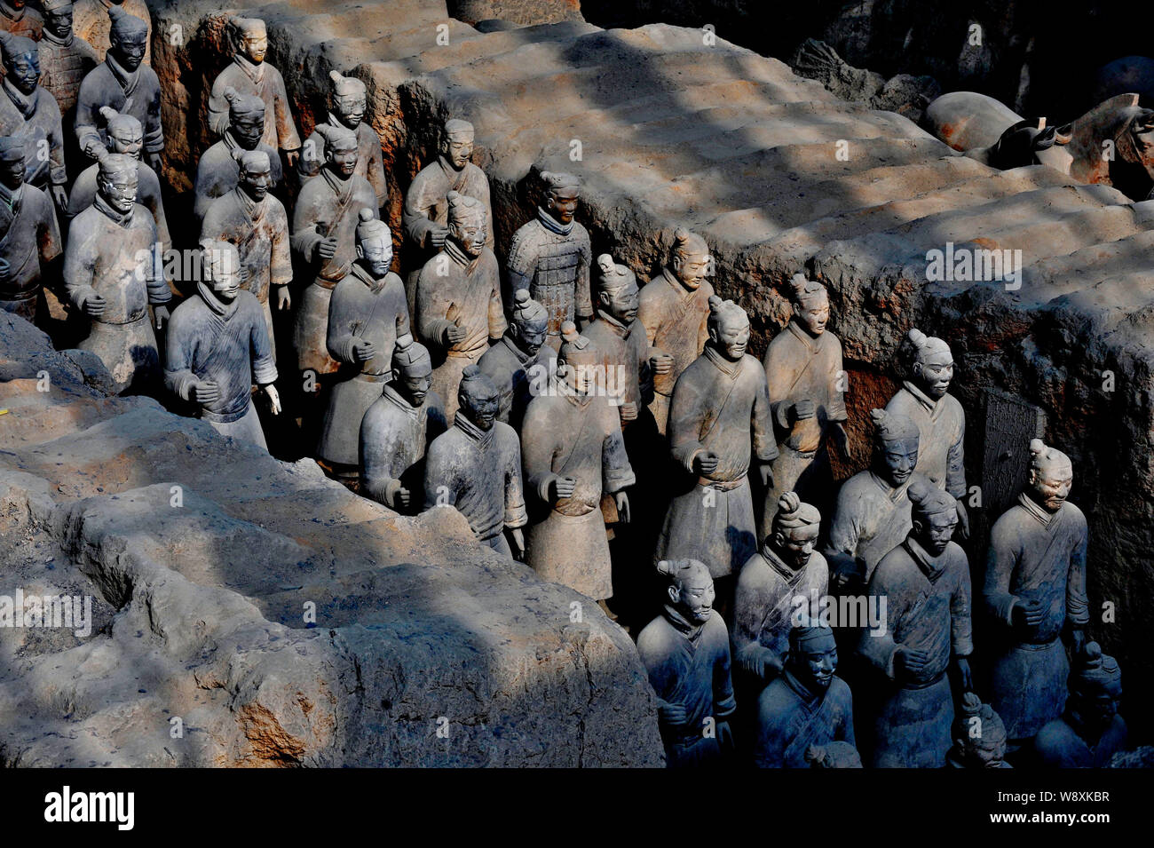 Emperor qins terracotta warriors hi-res stock photography and images ...