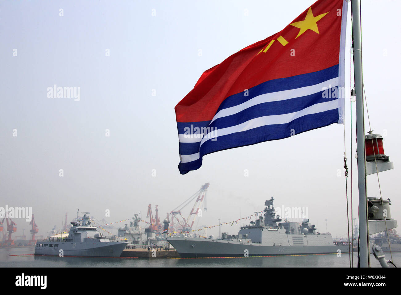 Pla guided missile destroyer hi-res stock photography and images - Alamy