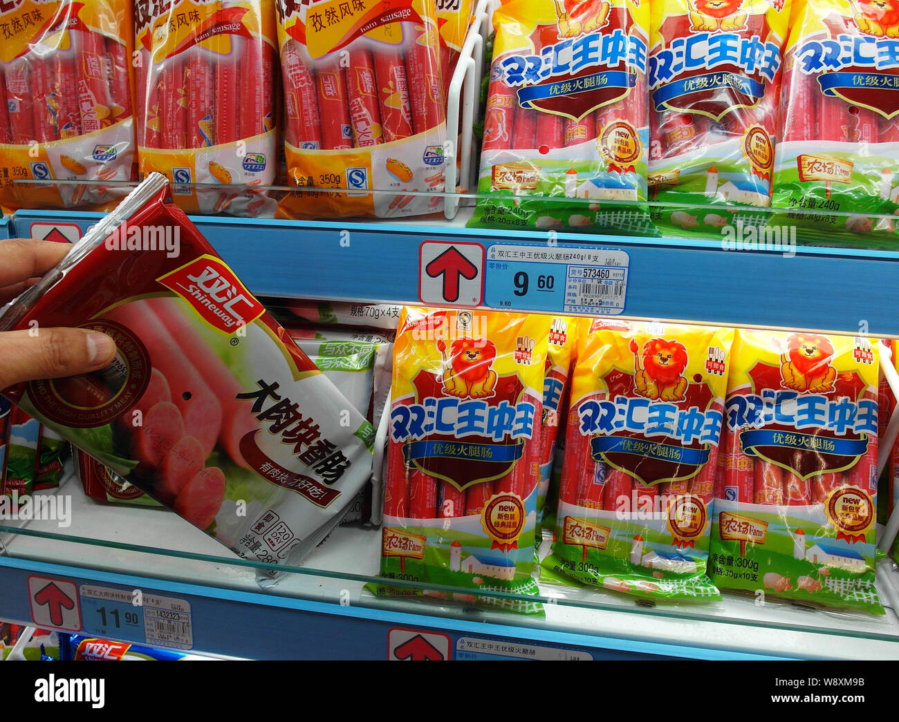 --FILE--A customer buys Shineway sausage of Shuanghui Group, now called ...