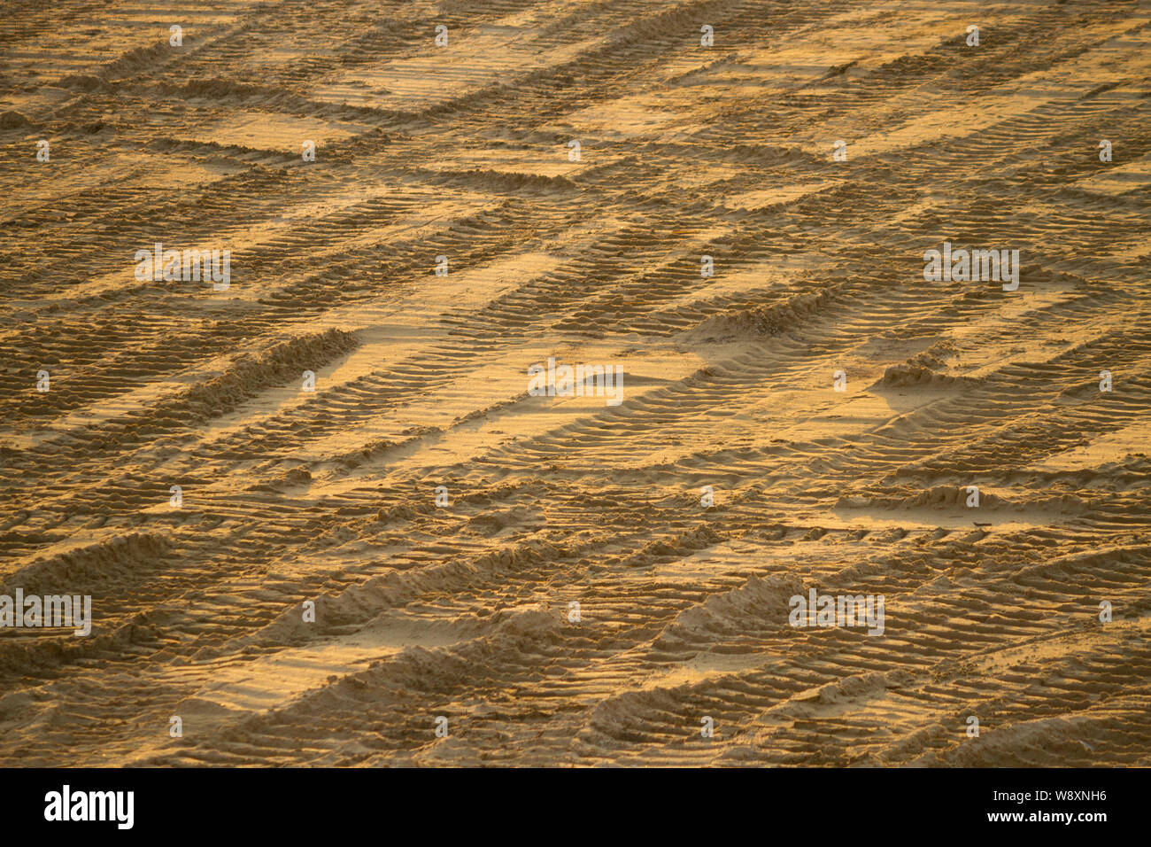 Skid marks in the sand hi-res stock photography and images - Alamy