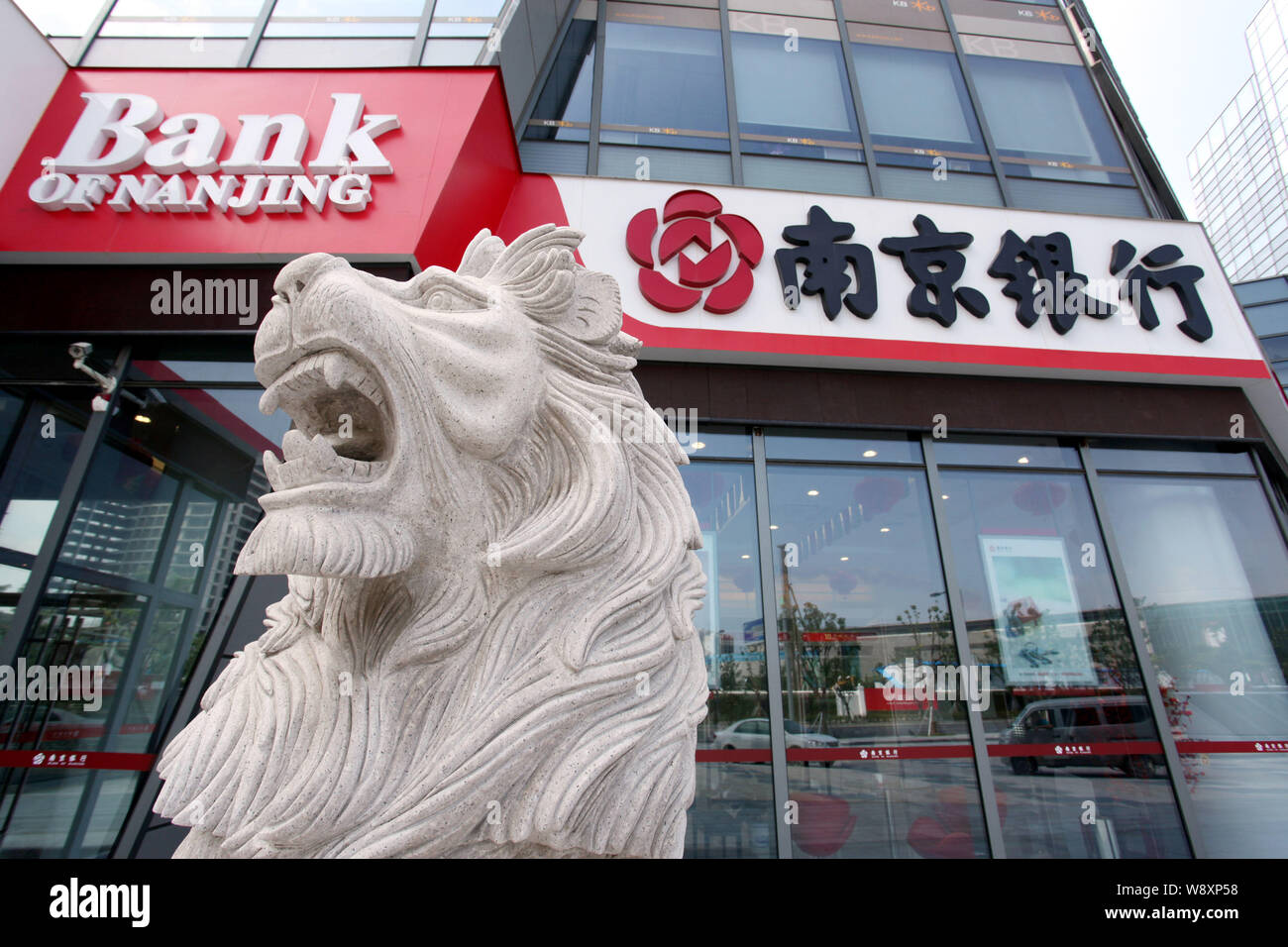 Bank placement hi-res stock photography and images - Alamy