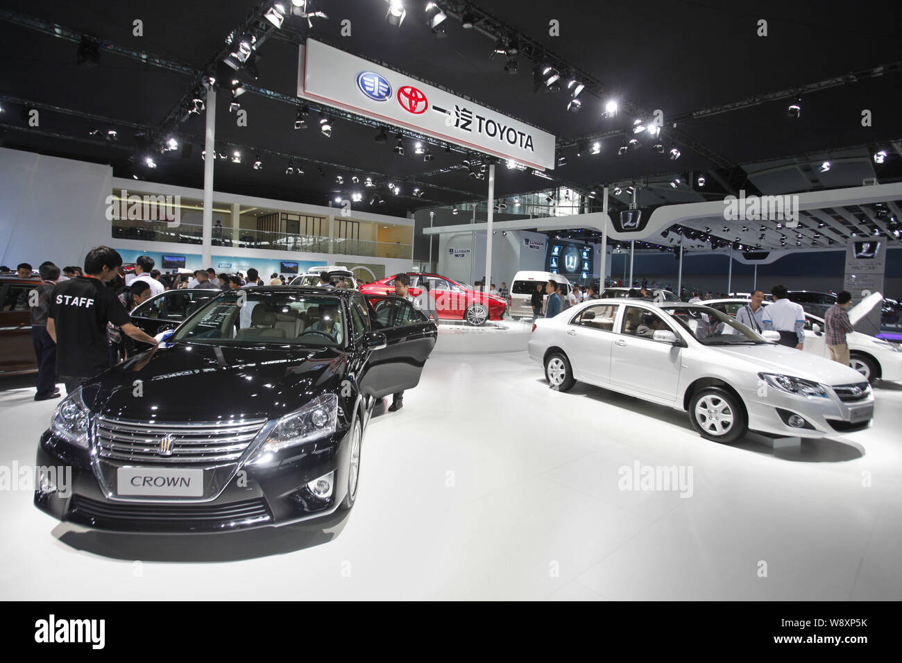 --FILE--A Toyota Crown and other cars of FAW-Toyota, a joint venture ...