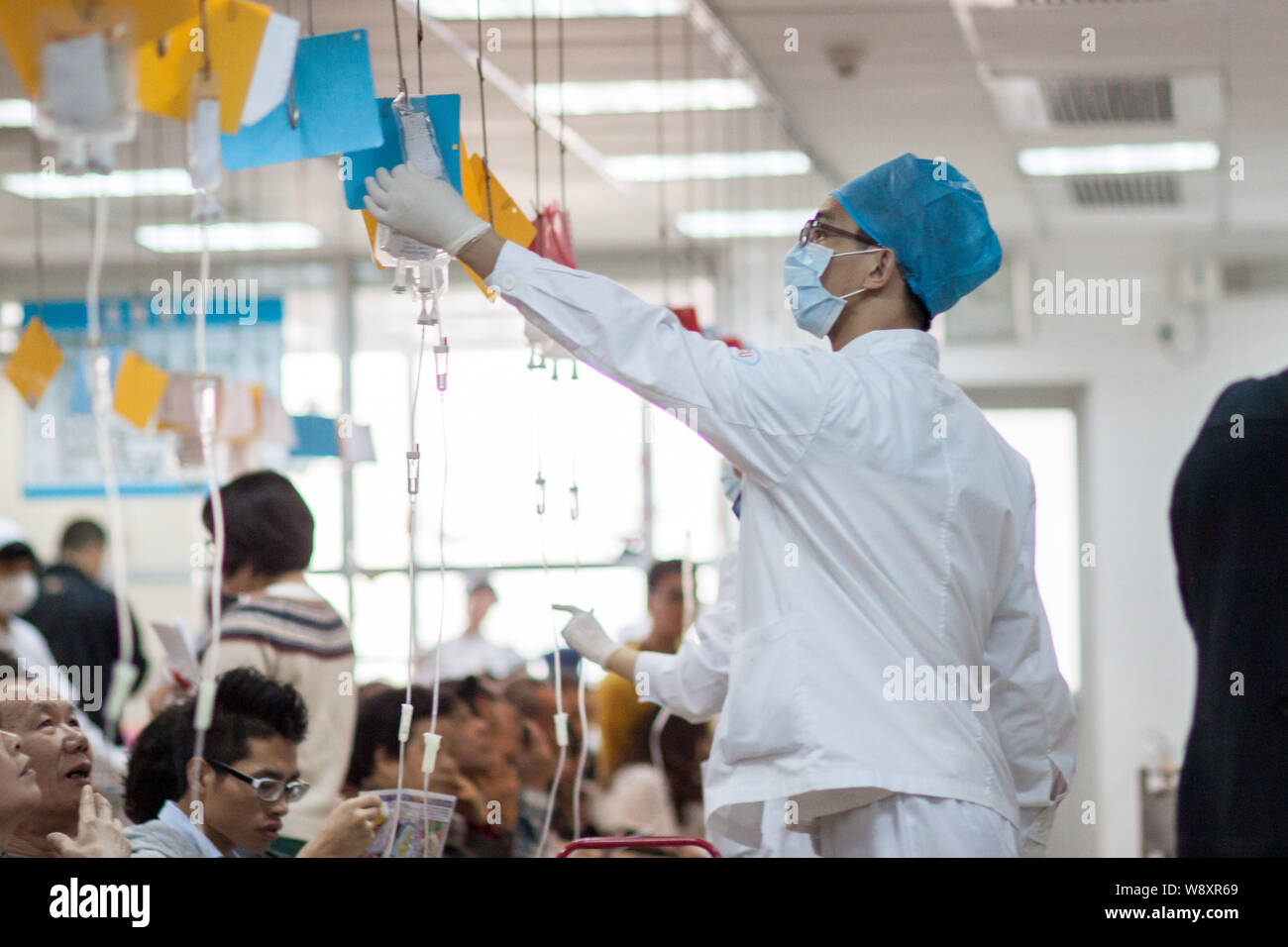 --FILE--A Chinese medical worker wearing a surgical face mask prepares ...