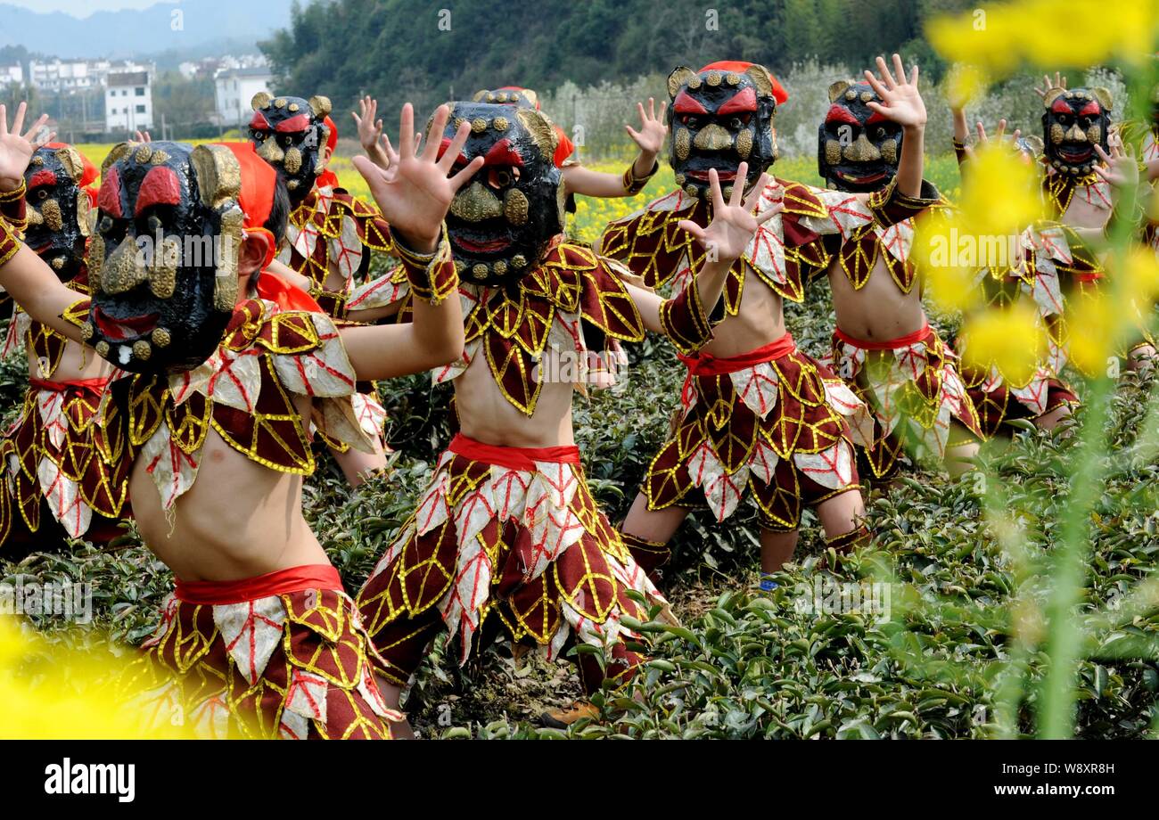 Nuo mask hi-res stock photography and images - Alamy