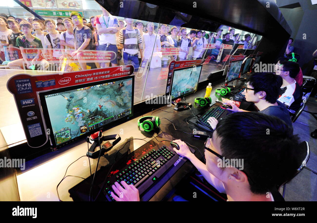 Newbee team hi-res stock photography and images - Alamy