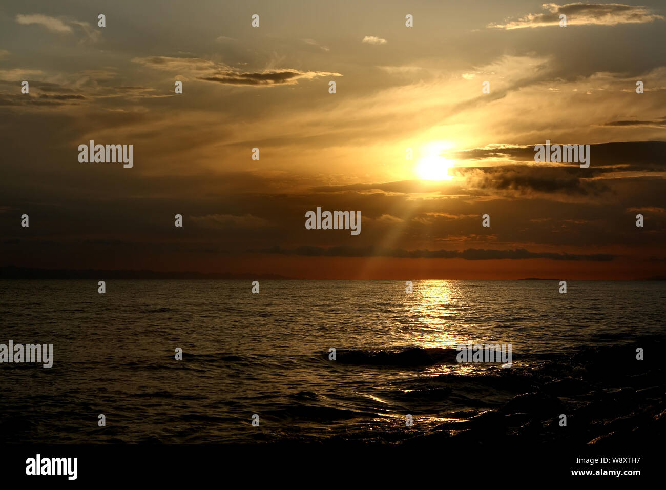 Sunset on sea landscape hi-res stock photography and images - Alamy