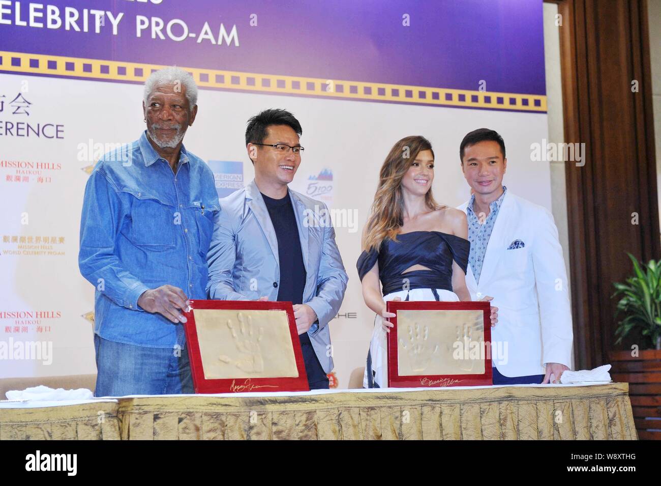 Morgan freeman jessica alba hi-res stock photography and images - Alamy