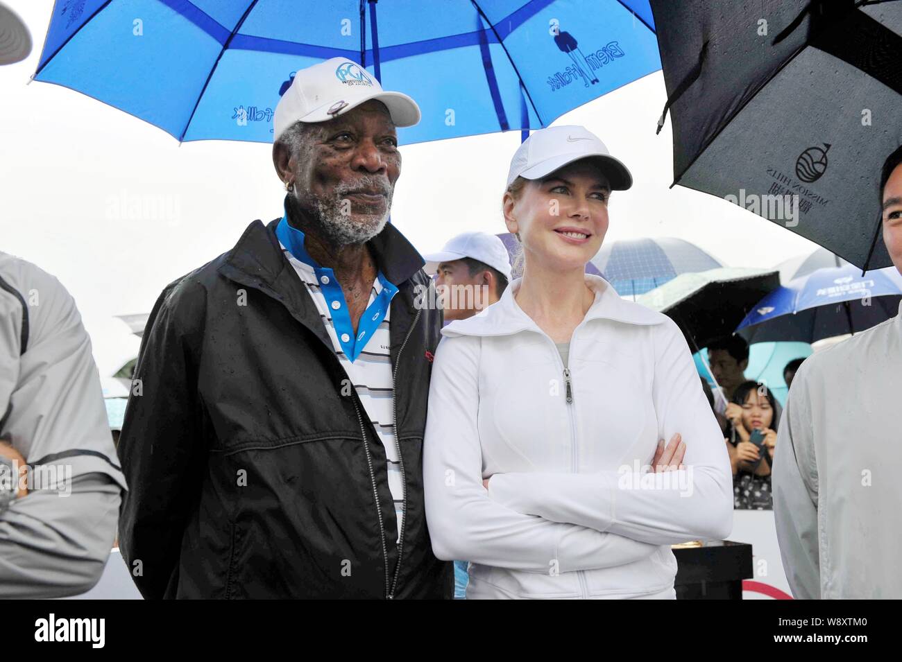 Australian actress Nicole Kidman, right, poses with American actor ...