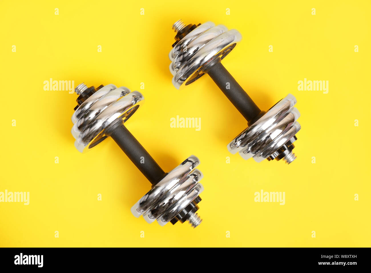 Gym exercises with heavy dumbbells hi-res stock photography and images ...