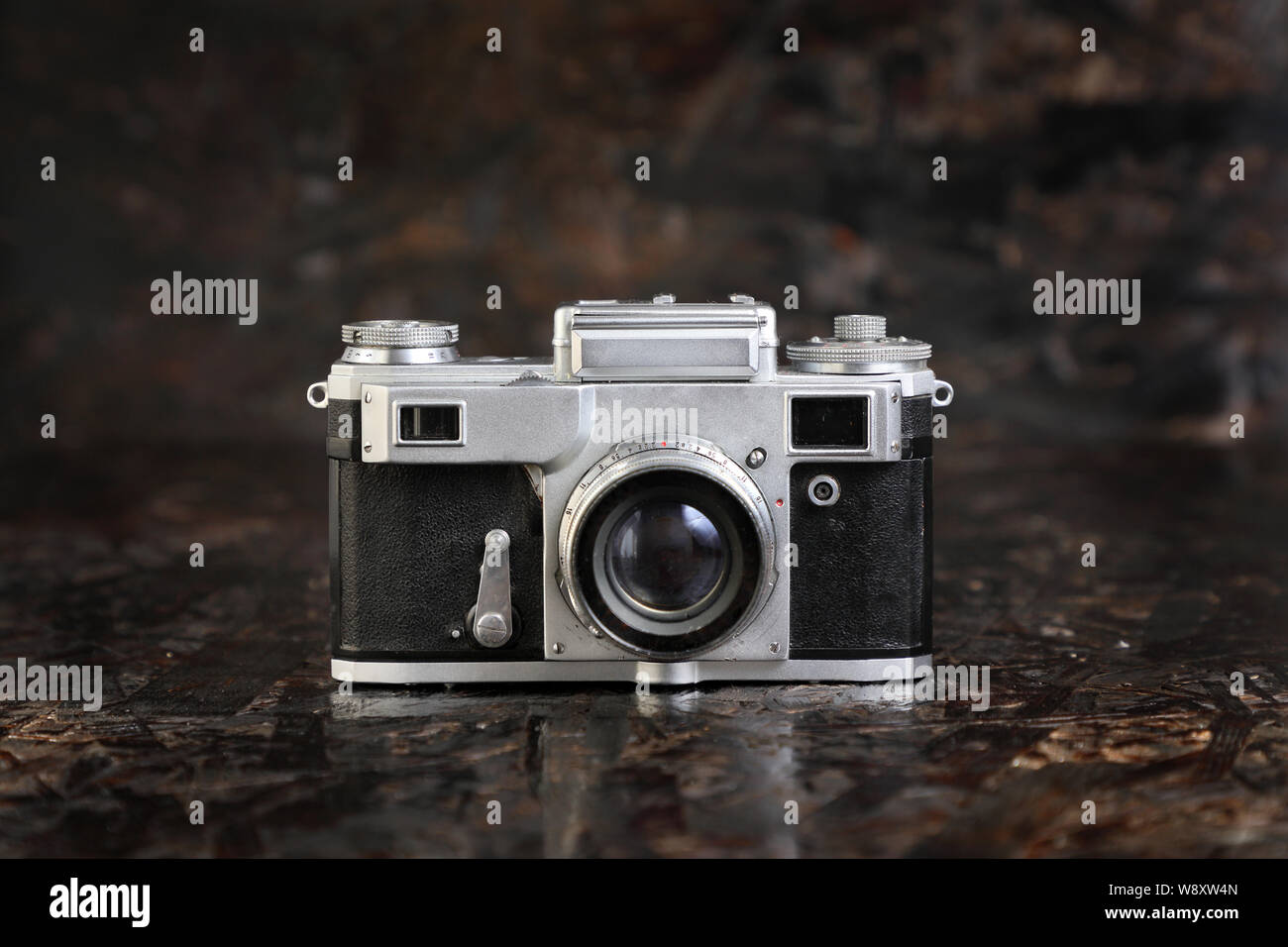 Photograph studio old background hi-res stock photography and images ...