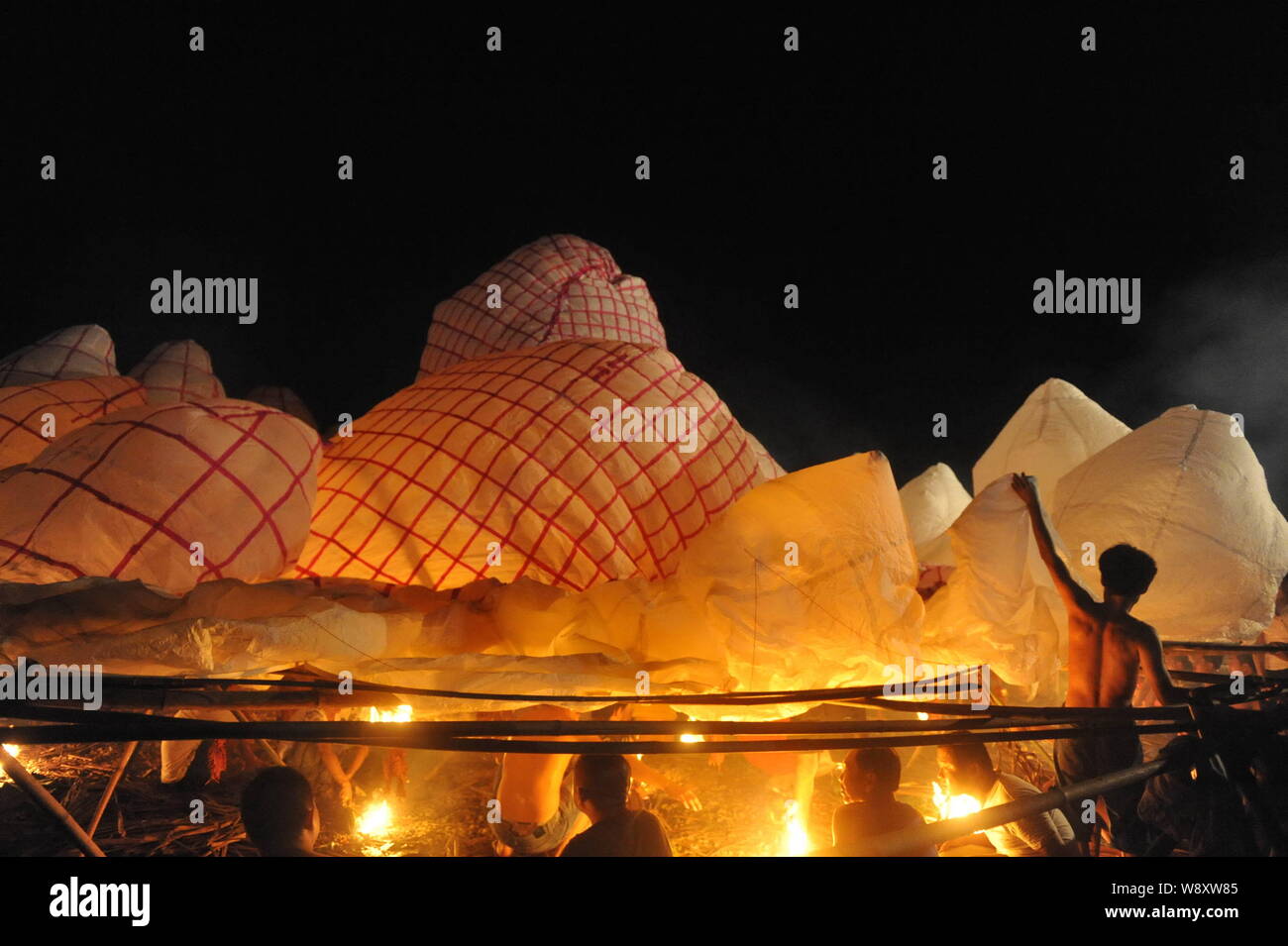 Villagers ignite firecrackers to release a 40-meter-diameter paper sky ...