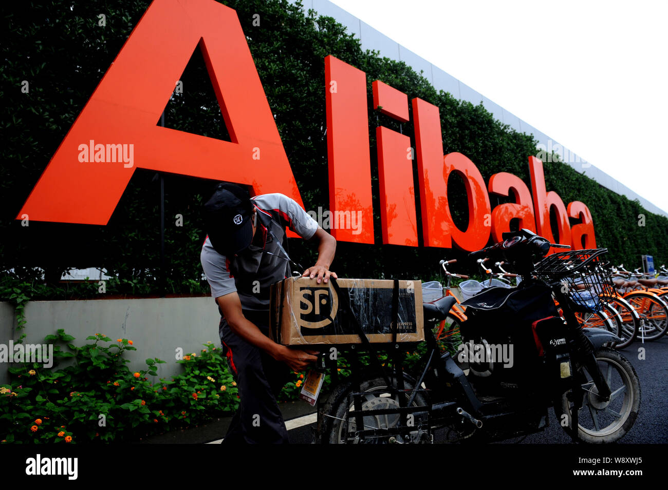 Sf express group hi-res stock photography and images - Alamy