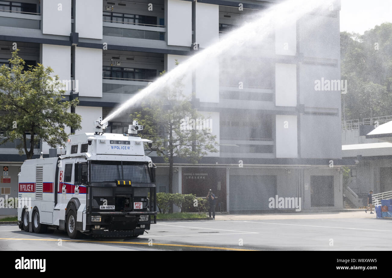 Police tactical unit hi-res stock photography and images - Alamy