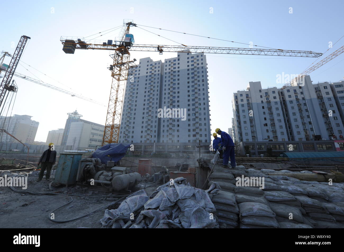 --FILE--Chinese migrant workers labor at the construction site of a ...