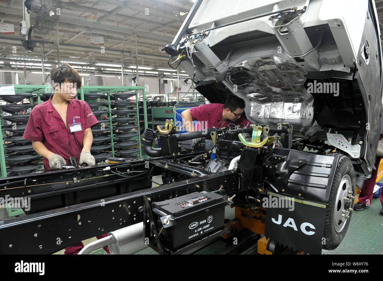 Truck jac hi-res stock photography and images - Alamy