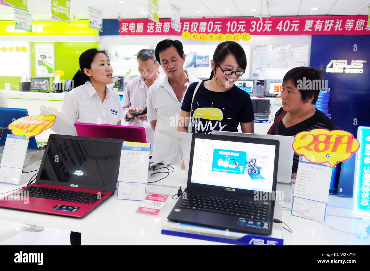 --FILE--Chinese customers shop for Asus laptop computers at a mall in ...