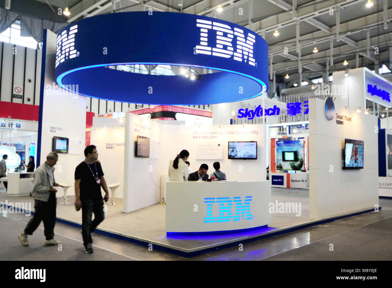 Ibm e hi-res stock photography and images - Alamy