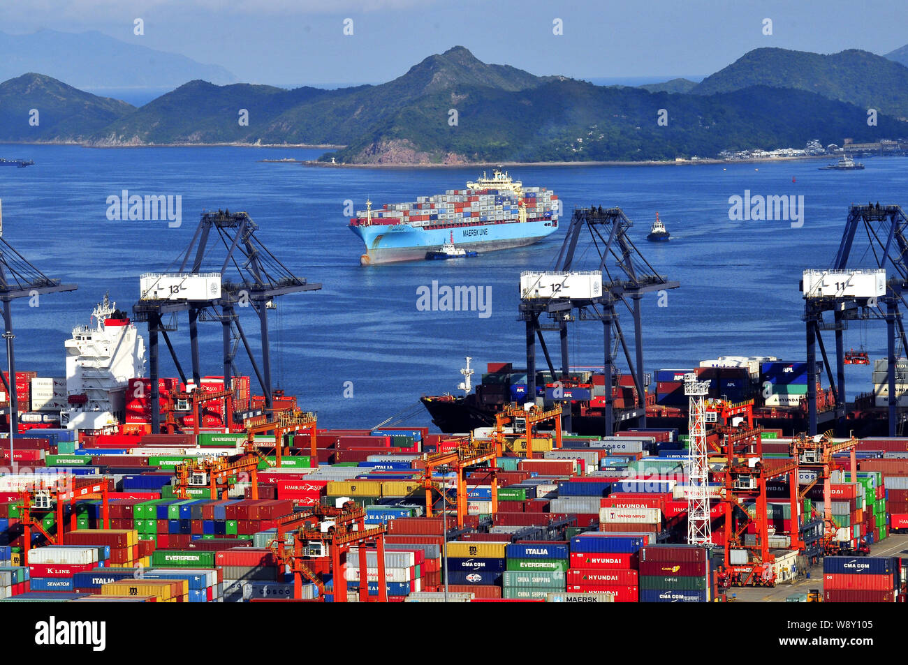 --FILE--A fully-loaded container ship arrives at Yantian International ...