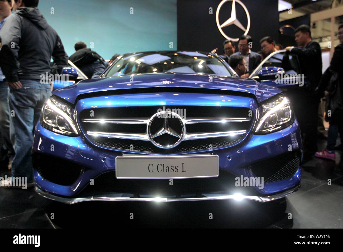 --FILE--Visitors look at a Mercedes-Benz C-Class L during the 13th ...