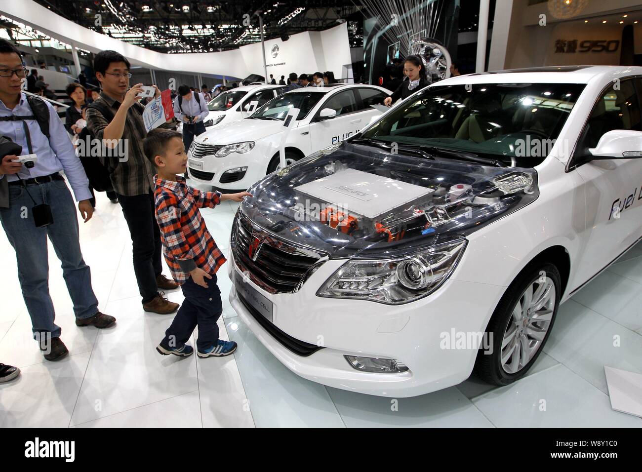 Visitors look at a Roewe 950 Fuel Cell of SAIC Motor during the 13th ...