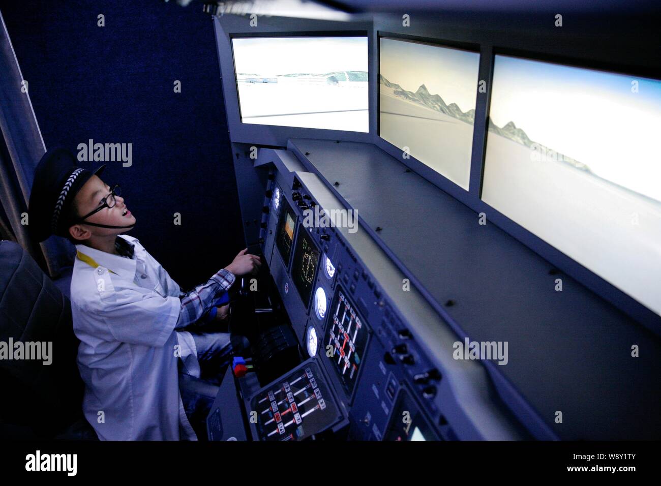 Flight simulator museum hi-res stock photography and images - Alamy