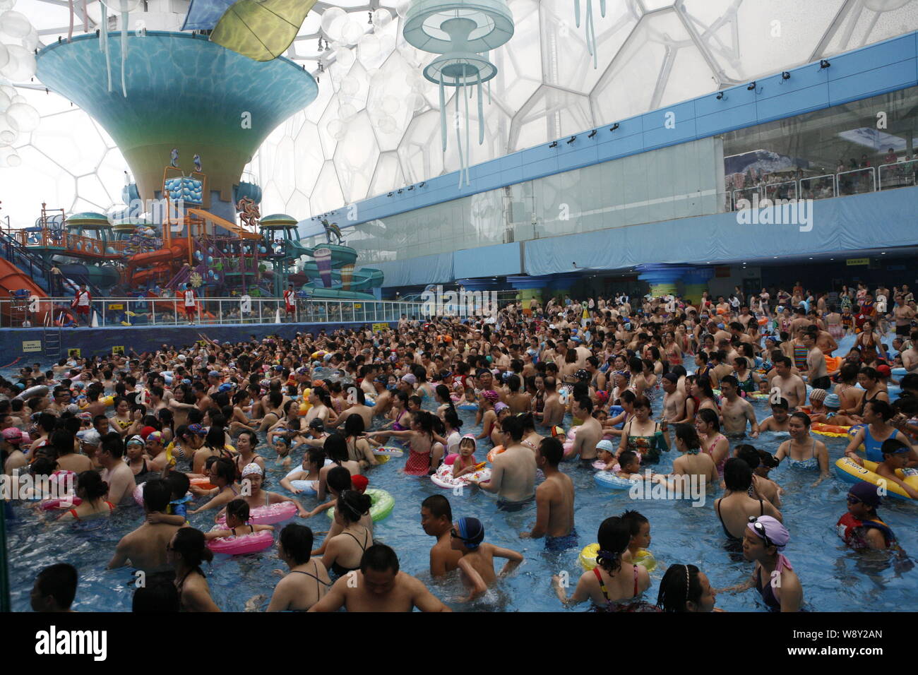 --FILE--Holidaymakers crowd a swimming pool to cool down in an indoor ...