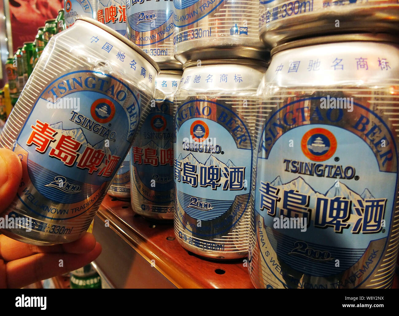 Tsingtao beer can hi-res stock photography and images - Alamy