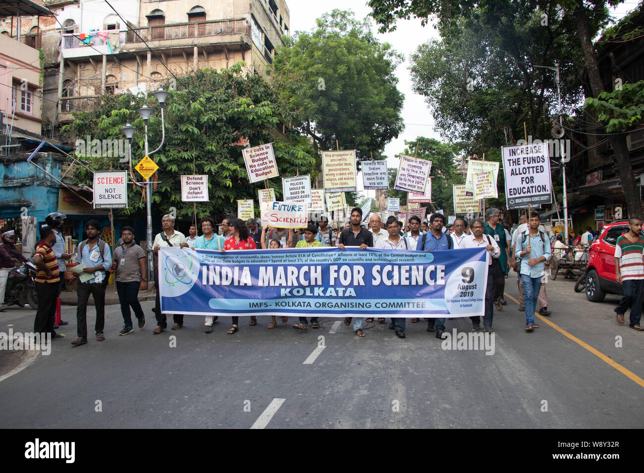 India research scientists hi-res stock photography and images - Alamy