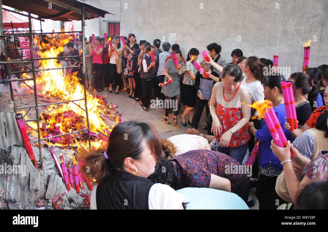 Chinese burn and children hi-res stock photography and images - Alamy