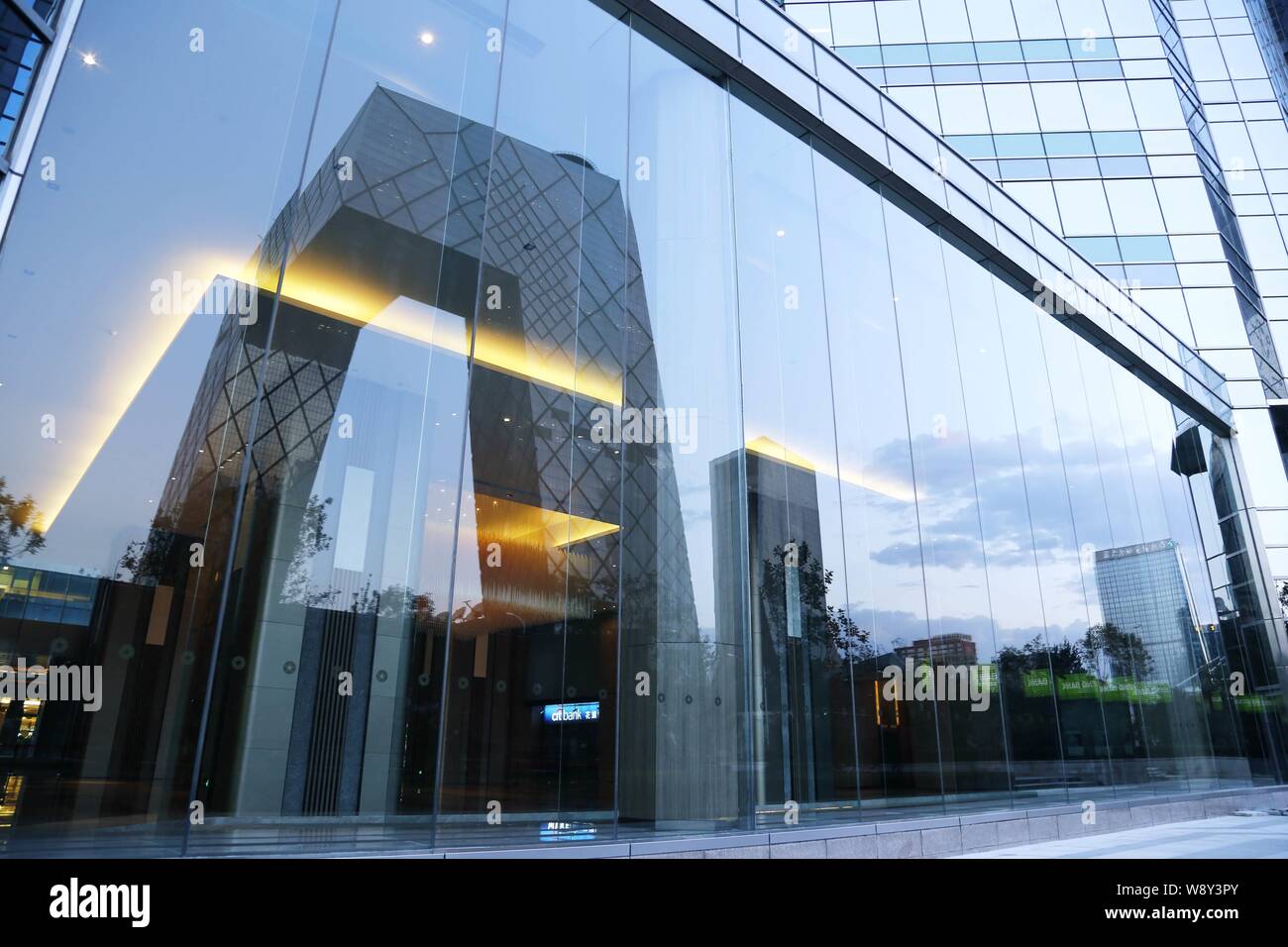 Night view reflection cctv hi-res stock photography and images - Alamy