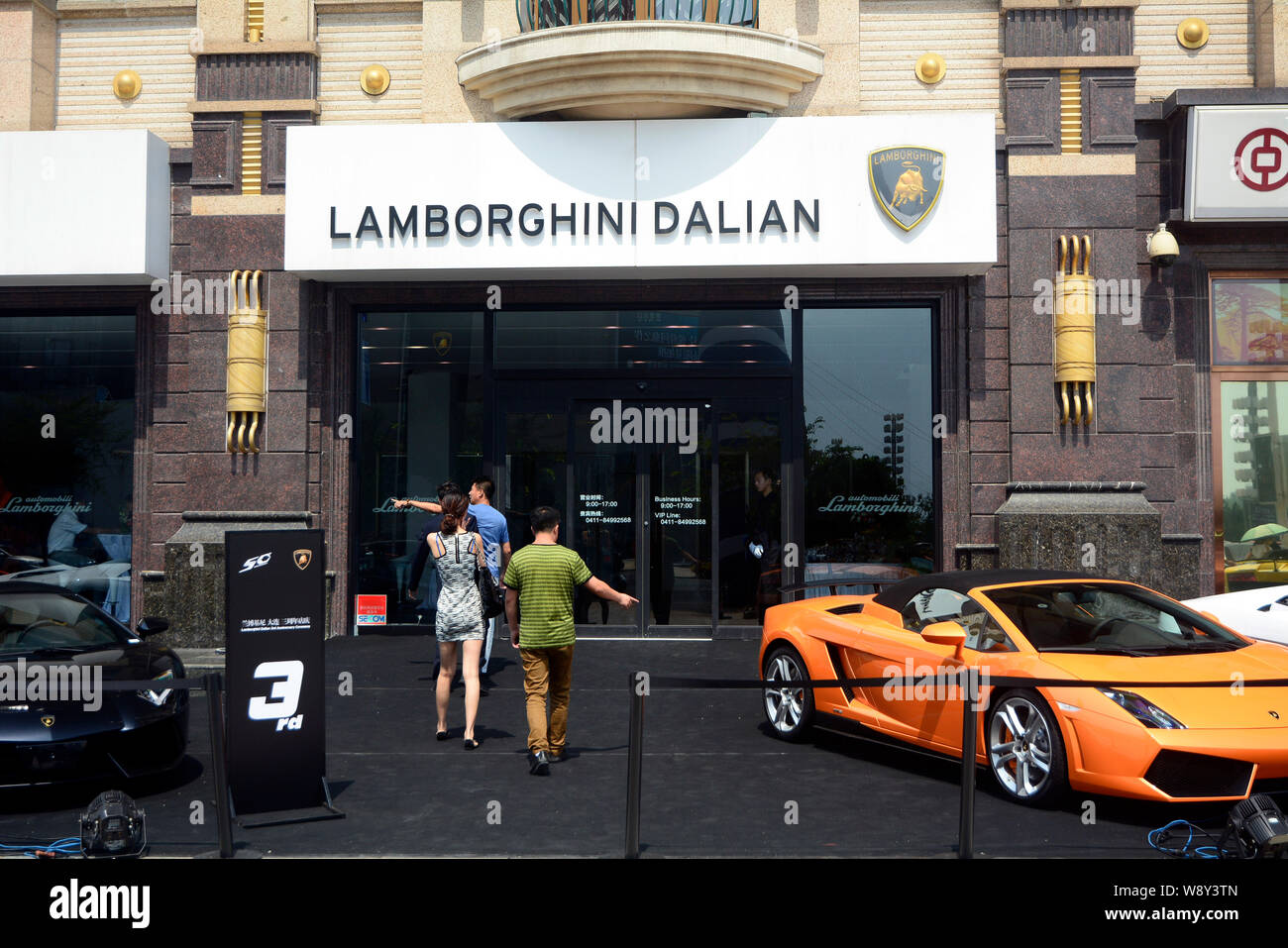 Lamborghini dealership hi-res stock photography and images - Alamy