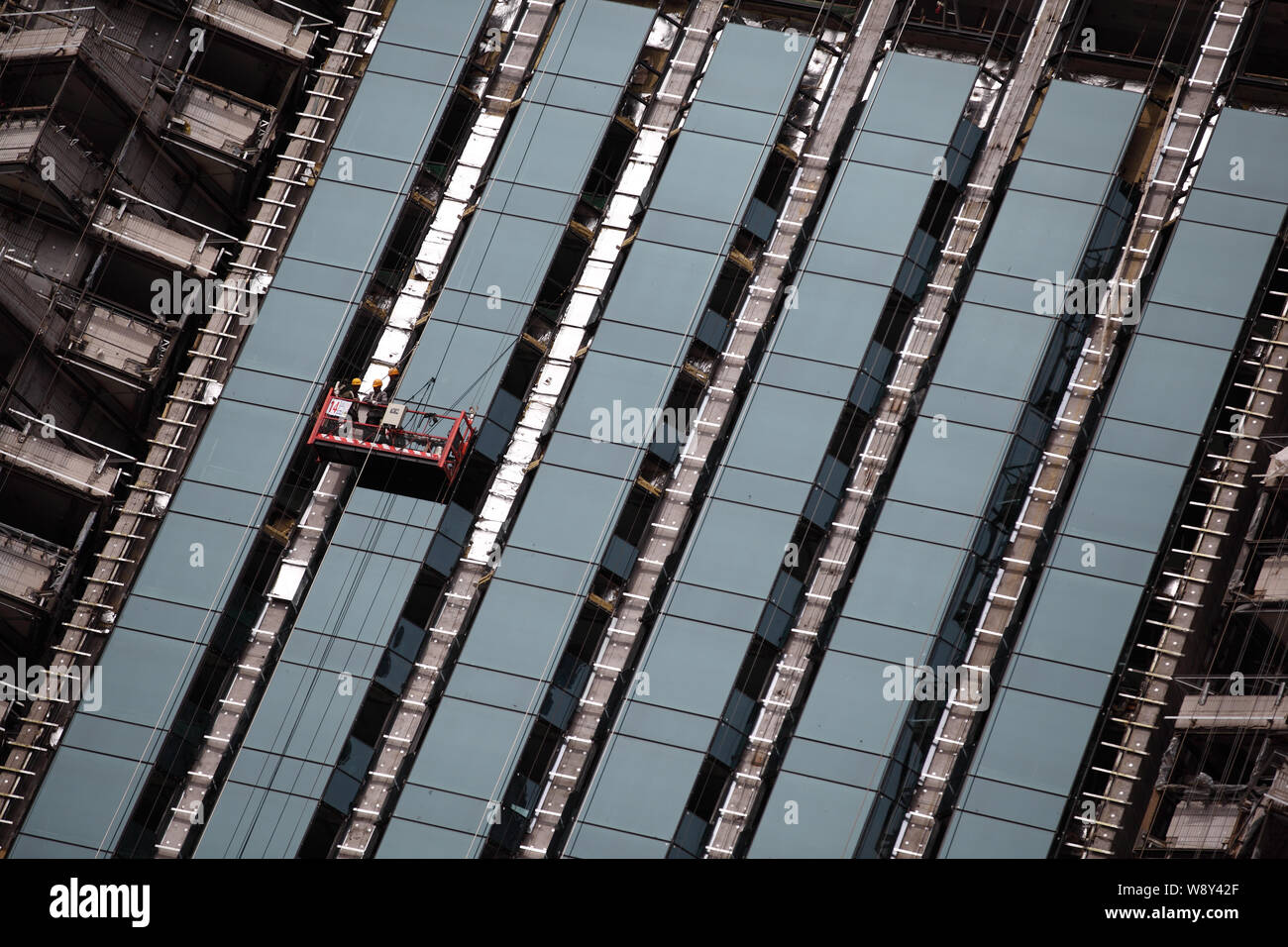 Chinese workers renovate a high-rise building in Beijing, China, 14 May ...