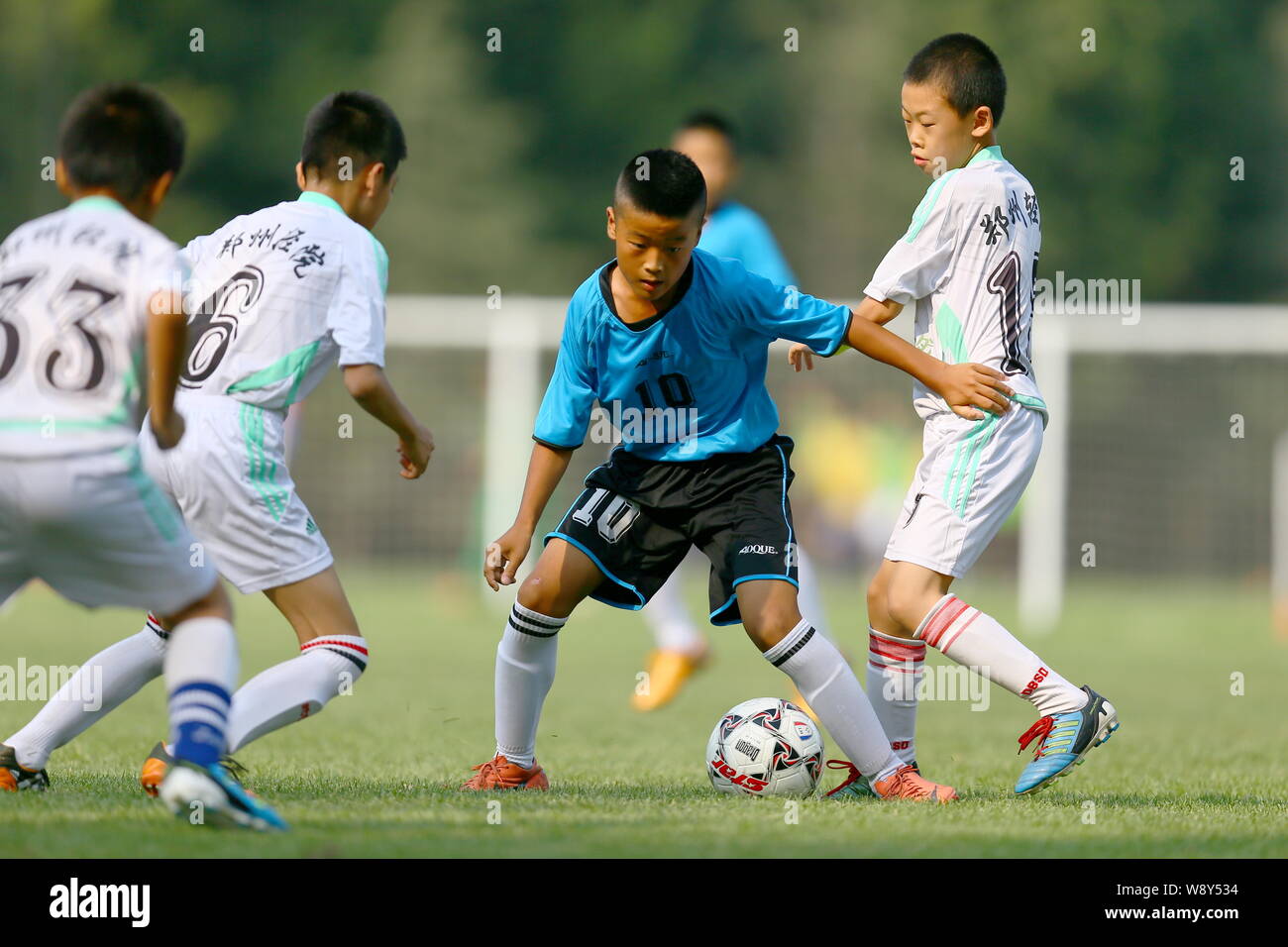 Chinese children football hi-res stock photography and images - Alamy