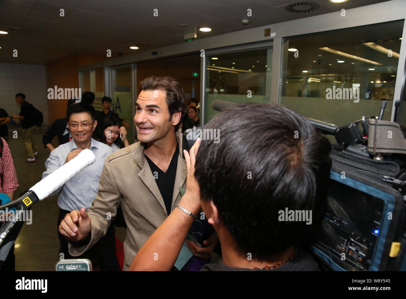 Swiss tennis superstar Roger Federer arrives at the Shanghai Pudong ...