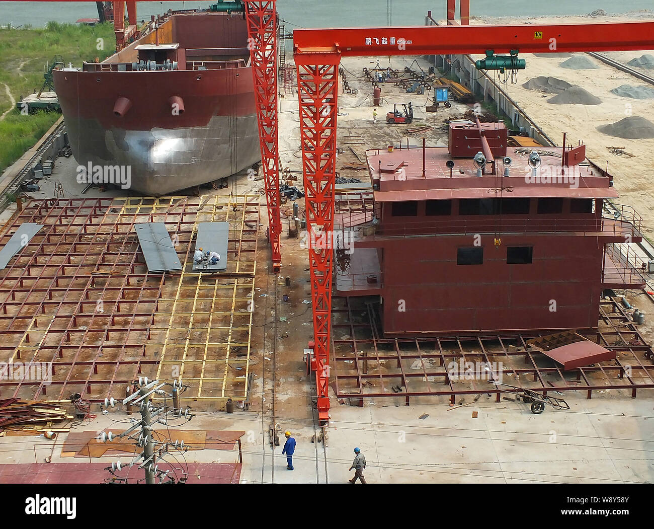 --FILE--A ship is being built at a shipyard on the bank of the Yangtze ...